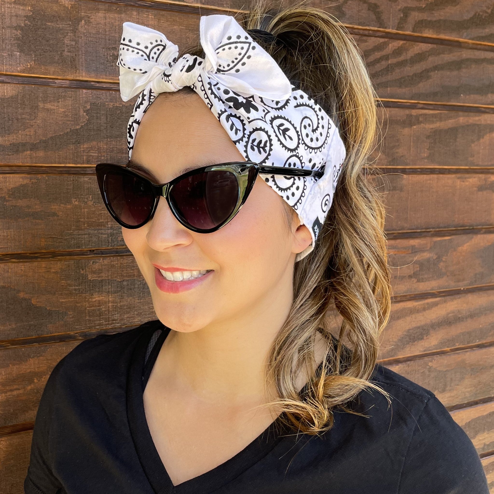 ROCKABILLY/TIE-UP BANDANA- WHITE TEXAS PAISLEY – RADAZZ Apparel